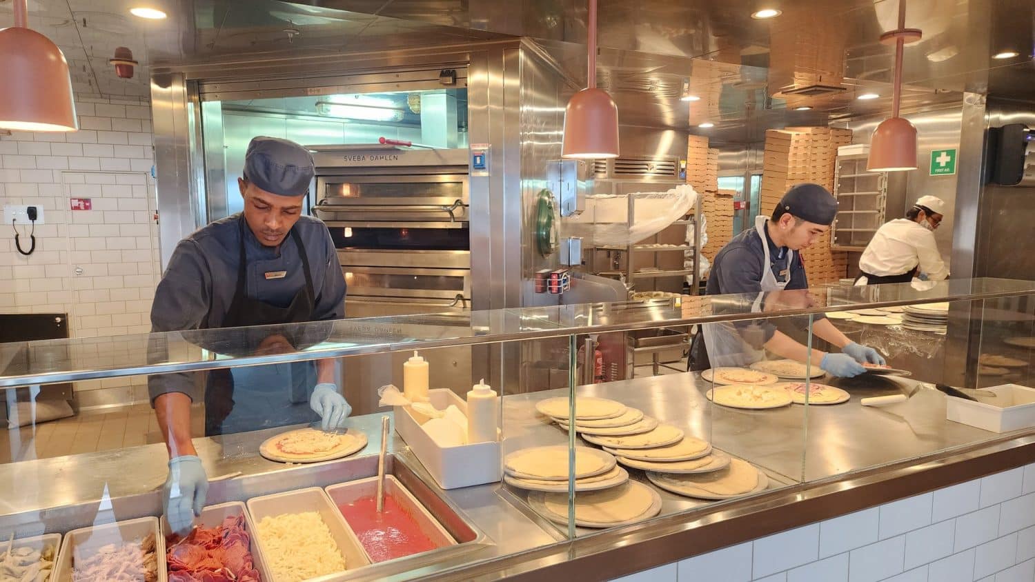 Cruise Lines With the Best Pizza, Complimentary and Pay Restaurants